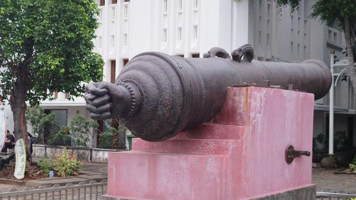 Viral Pria Pertanyakan Makna Simbol Jempol Terjepit di Bonggol 'Meriam ...