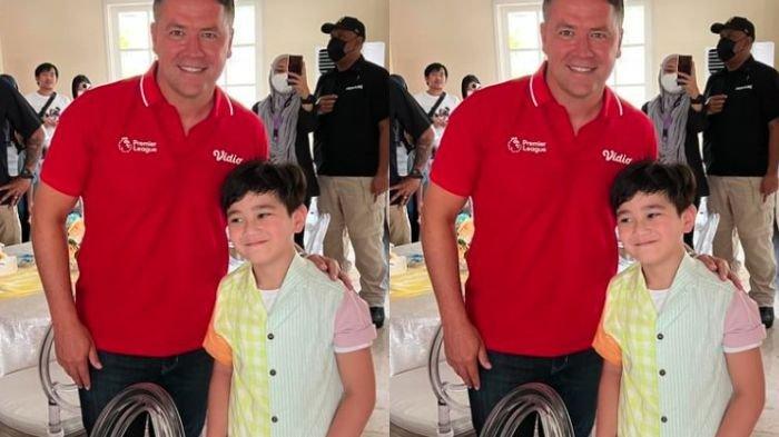 Michael Owen Dapat Hadiah dari Rafathar, Raffi Ahmad Tertawa Ngakak Lihat Reaksi Legenda ...