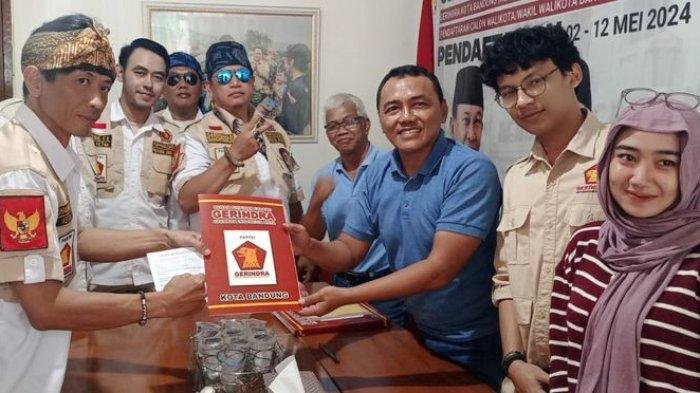 Diantar Kader PC Satria, Muhammad Lewi Daftar ke Gerindra untuk Diusung ... Diantar Kader PC Satria, Muhammad Lewi Daftar ke Gerindra untuk Diusung ...