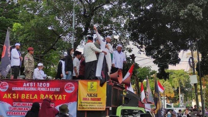 Menantu Rizieq Shihab Serukan Jokowi Mundur, Gelar Demo 411 di Istana ...