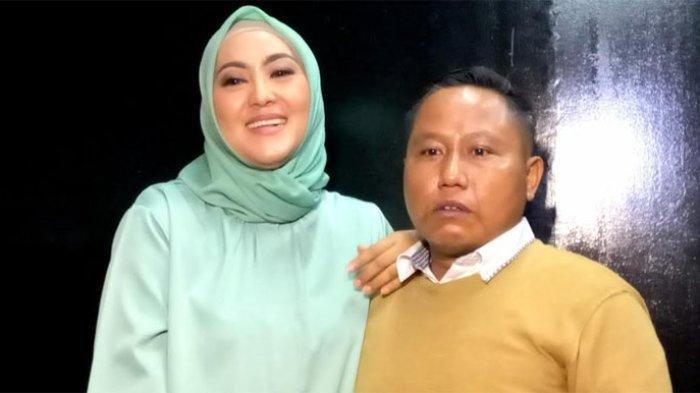 Jarang Disorot, Inilah Istri Cantik Narji, Mantan Pramugari Rela Resign ...