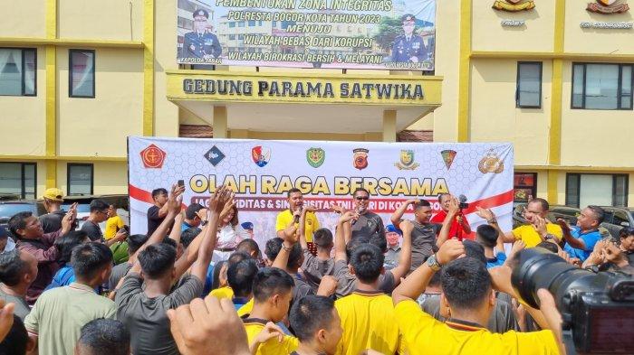 Olahraga Bersama Anggota Polresta Bogor & Korem 061 Surya Kencana untuk ...