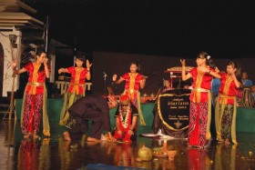 Mengenal Sintren, Tarian yang Dianggap Mistis dan Mulai Terlupakan ...