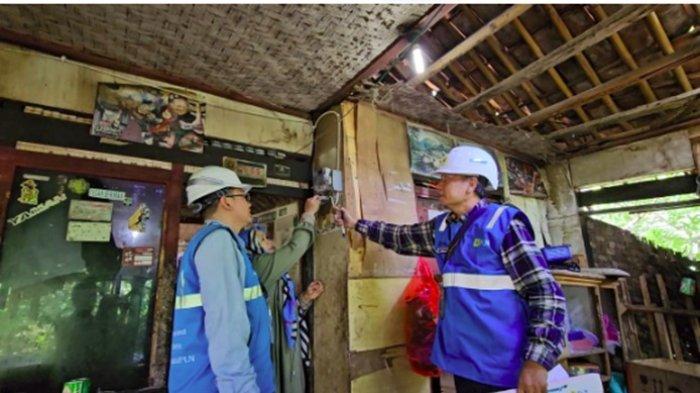 Kembali Wujudkan Impian Warga Peroleh Listrik, PLN UID Jabar Sambung Listrik Gratis di Gunung ...