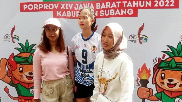 Penonton Berebut Selfi Bareng Pevoli Cantik Calista Maya Ersandita ...