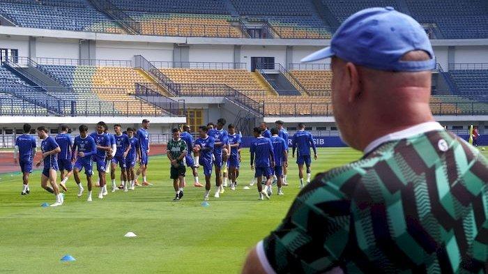 Bojan Hodak Pasrah Setiap Berlaga Pemain Persib Bandung Pasti Ada yang ... Bojan Hodak Pasrah Setiap Berlaga Pemain Persib Bandung Pasti Ada yang ...