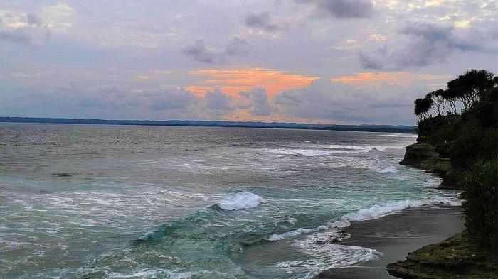 Melihat Pantai Batu Hiu di Pangandaran, Tawarkan Keindahan yang Bisa ...