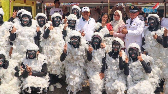 Pemimpin Merakyat, Tokoh Maja: H. Eman Suherman Menciantai Masyarakat ...