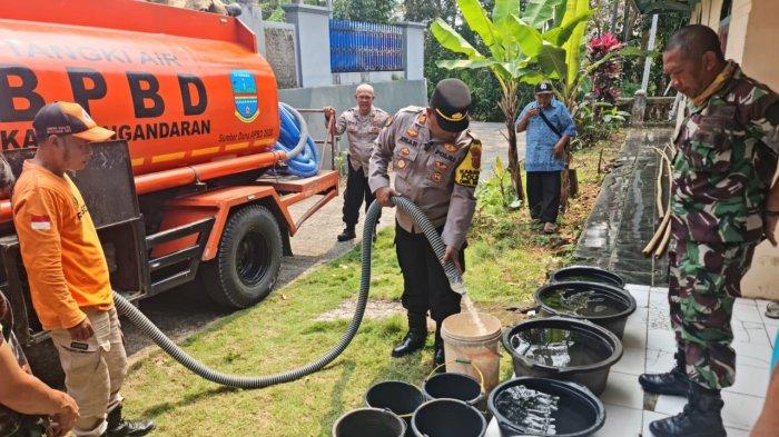 Masih Terdampak Kekeringan, BPBD Pangandaran Distribusikan Air Bersih ke Sejumlah Desa ...