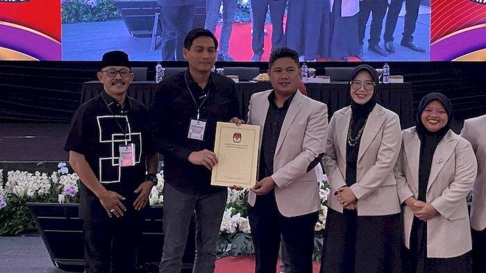 KPU Indramayu Resmi Tetapkan Lucky Hakim-Syaefudin Jadi Bupati dan Wakil Bupati Terpilih ...