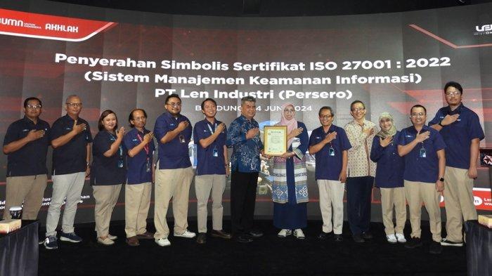 PT SUCOFINDO Cabang Bandung Serahkan Sertifikat ISO 27001:2022 ke PT ...