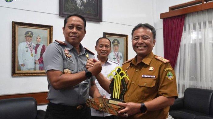 Perkuat Sinergi : Kanwil Kemenkum Jabar Laksanakan Audiensi Bersama ...
