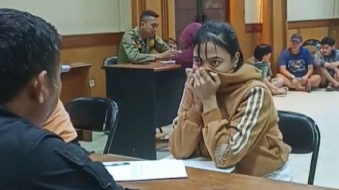 Ngamar di Tempat Kosan, Sejumlah Pasangan Bukan Muhrim Diciduk Satpol ... Ngamar di Tempat Kosan, Sejumlah Pasangan Bukan Muhrim Diciduk Satpol ...