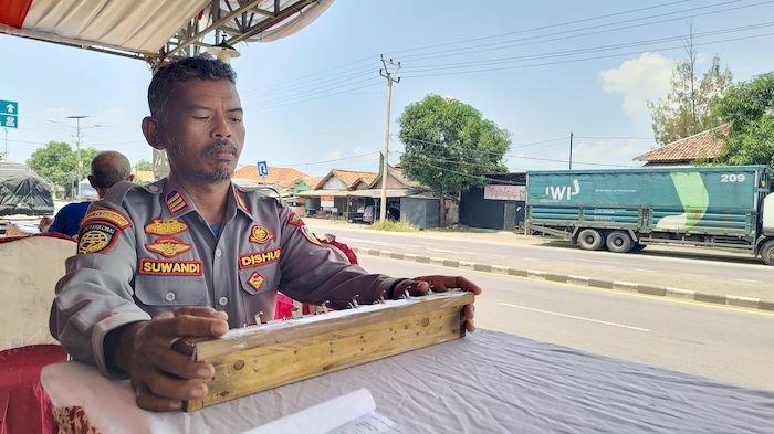 Cerita Suwandi Petugas Hitung Kendaraan Mudik Manual di Jalur Pantura Indramayu, Harus Kerja ...