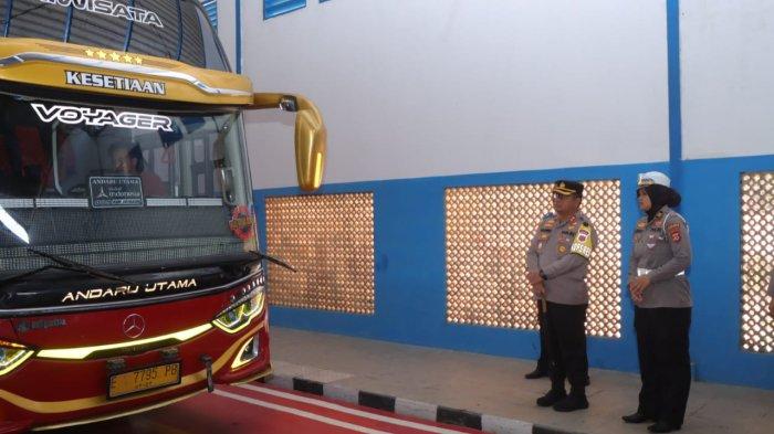 Menjelang Mudik Lebaran, Polisi Ramp Check Bus Angkutan Mudik di ...