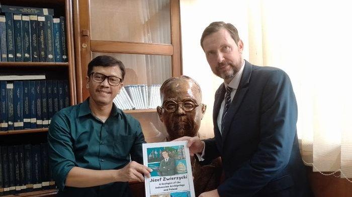 ITB-Polandia Kolaborasi Ciptakan Komik Profesor Józef Zwierzycki, Tokoh ...