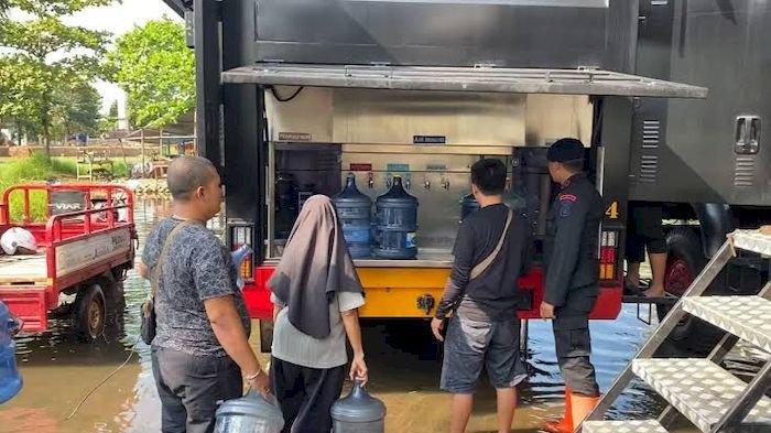 Polda Jabar Dirikan Dapur Umum Warga Korban Banjir Bandang, Sediakan Ratusan Porsi Setiap Hari ...