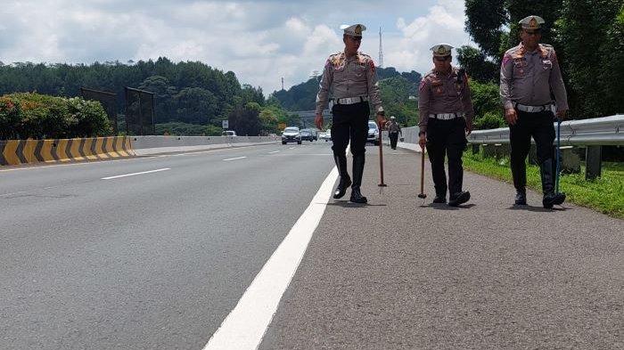 Sisir Jalur Mudik, Polisi Dapat Satu Ember Paku Hingga Potongan Cutter ...