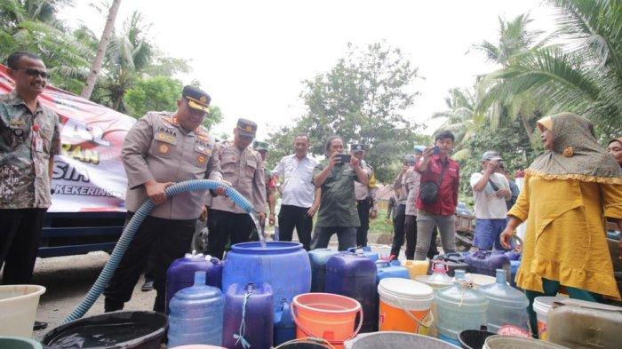Ratusan KK di Desa Margacinta Kesulitan Air Bersih, Polres Pangandaran Turun Tangan Lakukan ini ...