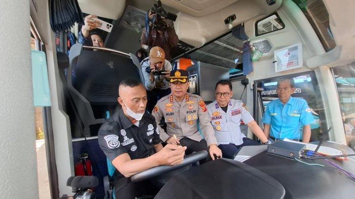 Periksa Kelayakan Bus Jelang Mudik Lebaran 2025, Polresta Bandung Lakukan Ramp Check ...