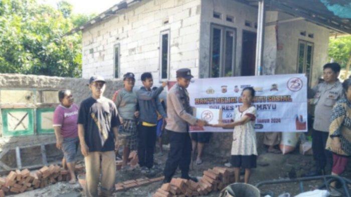 Polsek Sindang Gelar Bakti Sosial Sambut Hari Bhayangkara ke-78, Bagikan Sembako Kepada Kaum ...