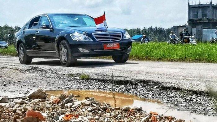 Detik-detik Presiden Jokowi Lintasi Jalan Rusak di Lampung: Melaju Pelan dengan Mobil ...