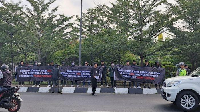 Massa di Bunderan Cibiru Serukan Imbauan Hati-hati Terhadap Paham HTI ...