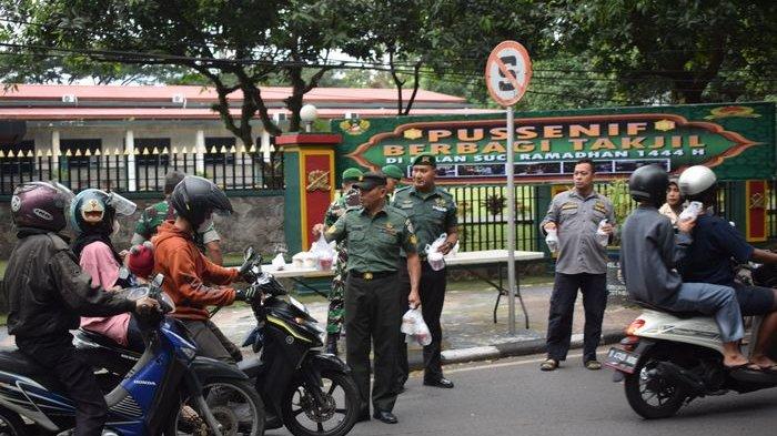 Pussenif Bagikan Takjil Jelang Buka Puasa Ramadan, Berharap Berkah dan ...