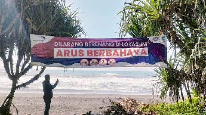 Saat 2 Wisatawan Terseret Arus dan Meninggal di Pantai Madasari ...
