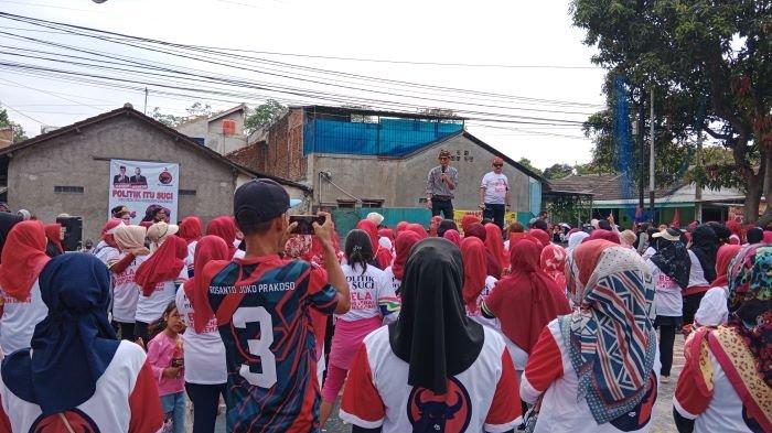 Ratusan Emak-emak di Sumedang Ikuti Senam Sehat dan Doa Bersama untuk Kemenangan Ganjar-Mahfud ...