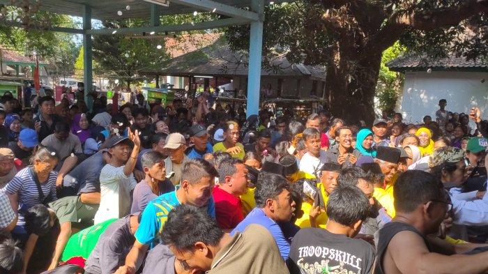 MengenalTradisi Saweran Tawurji di Keraton Kanoman Cirebon, Pangeran ...