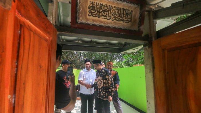 Religius dan Peduli Budaya, Eman Suherman Kunjungi Makam Syeikh Syarif ...