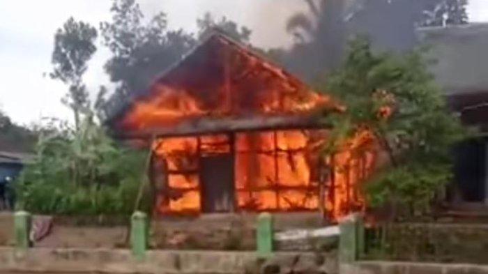Akibat Lupa Mematikan Rokok, Rumah Kakek Nasa Ludes Terbakar - Tribunjabar.id