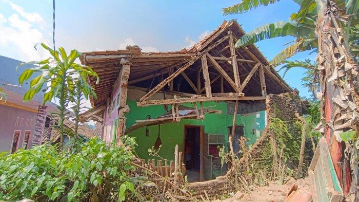 Puluhan Bangunan di Garut Rusak akibat Gempa Magnitudo 6.5, BPBD ... Puluhan Bangunan di Garut Rusak akibat Gempa Magnitudo 6.5, BPBD ...