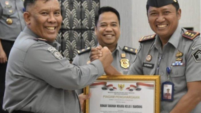 Rutan Bandung Raih Penghargaan Pelayanan Publik Berbasis HAM dari Kanwil Kemenkum HAM Jabar ...