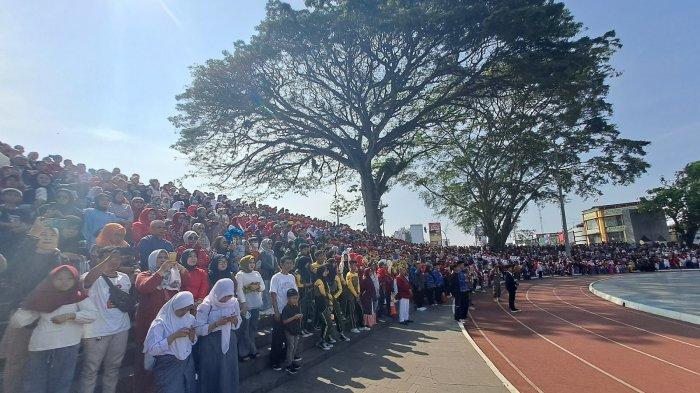 Ribuan Warga Kota Sukabumi Padati Lapang Merdeka Saksikan Upacara ...