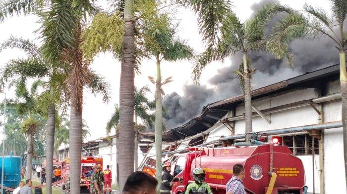 Sebuah Pabrik Tekstil di Baleendah Bandung Terbakar, Terdengar Ledakan dan Karyawan Berlarian ...