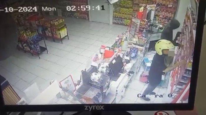 Pencuri Bobol Minimarket di Kadipaten Tasikmalaya, Sempat Menikmati Minuman, Aksinya Terekam ...