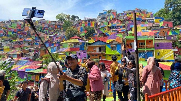 Viral di Sosial Media, Lembur Katumbiri Dipadati Wisatawan Saat Libur ...