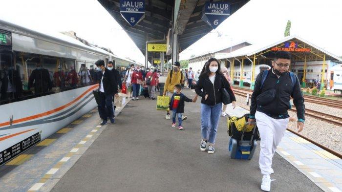 PT KAI Daop 3 Cirebon Catat Ratusan Ribu Penumpang Gunakan Kereta Api Selama Libur Lebaran 2022 ...