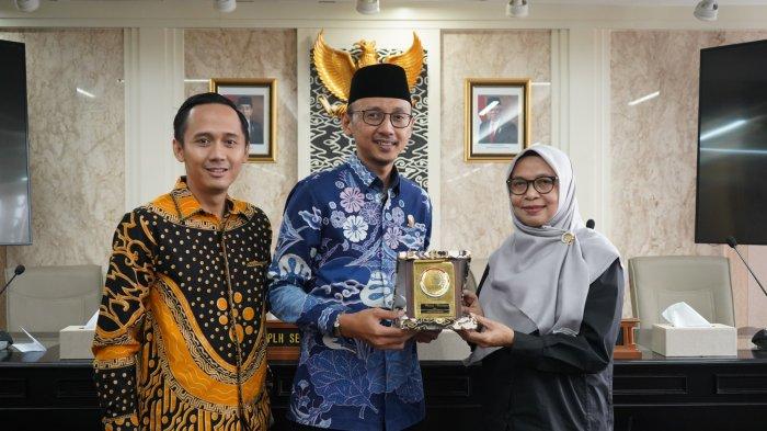 Sekretariat DPRD Jawa Barat Terima Kunjungan Kerja DPRD Jambi dan ... Sekretariat DPRD Jawa Barat Terima Kunjungan Kerja DPRD Jambi dan ...