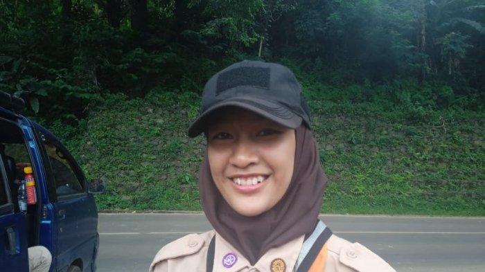 Gadis Cantik Ini Jadi Relawan Gempa Cianjur, Terbiasa dengan Mayat ...