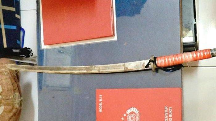Polres Banjar Amankan Sajam Berupa Pedang Milik Anggota Geng Motor ...