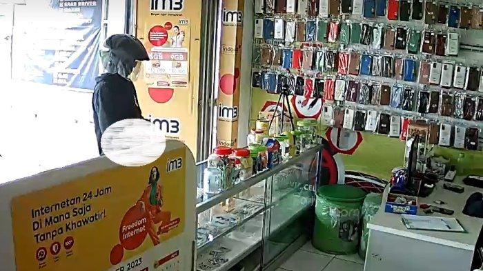 Ciri-ciri Pria yang Viral Lakukan Asusila Depan Konter HP di Tasik ... Ciri-ciri Pria yang Viral Lakukan Asusila Depan Konter HP di Tasik ...