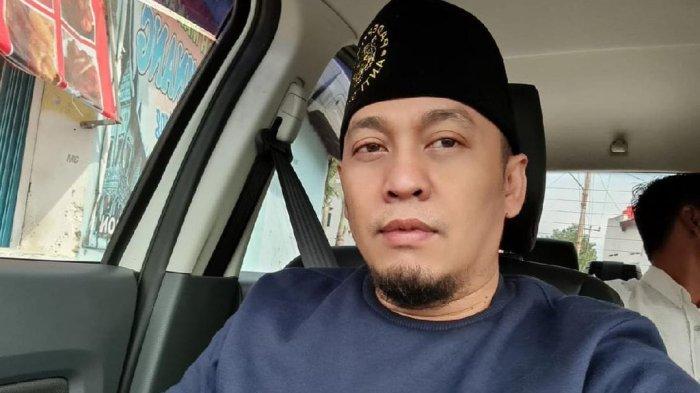Sosok Ustaz Ujang Bustomi yang Ponpesnya di Cirebon Disambangi Kampanye ...