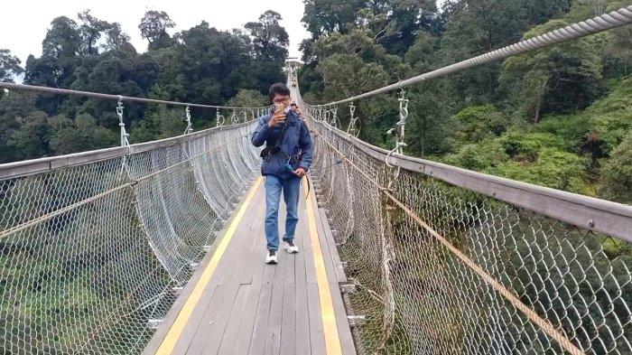 Pengunjung Jembatan Rengganis Makin Ramai di Hari Pertama 2023 ...