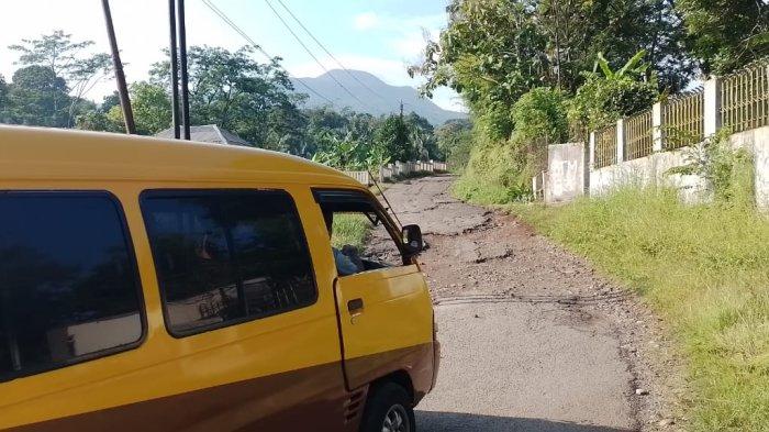 "Geura Omean!" Teriak Sopir Angkot saat Lewati Jalan Hariang yang Rusak ...