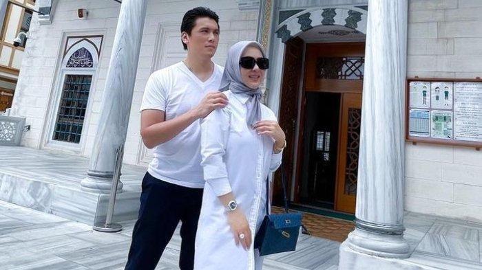Diisukan Cerai dari Reino Barack, Syahrini Buktikan Rumah Tangga Adem Peluk Hangat Suami di ...