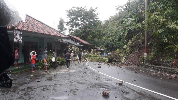 Tanah Longsor di Kabupaten Sukabumi, Sempat Tutup Jalan Nasional dan ...