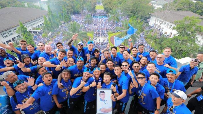 Dedi Mulyadi Siapkan Bonus Rp 1 Miliar untuk Persib, Minta Pejabat ... Dedi Mulyadi Siapkan Bonus Rp 1 Miliar untuk Persib, Minta Pejabat ...